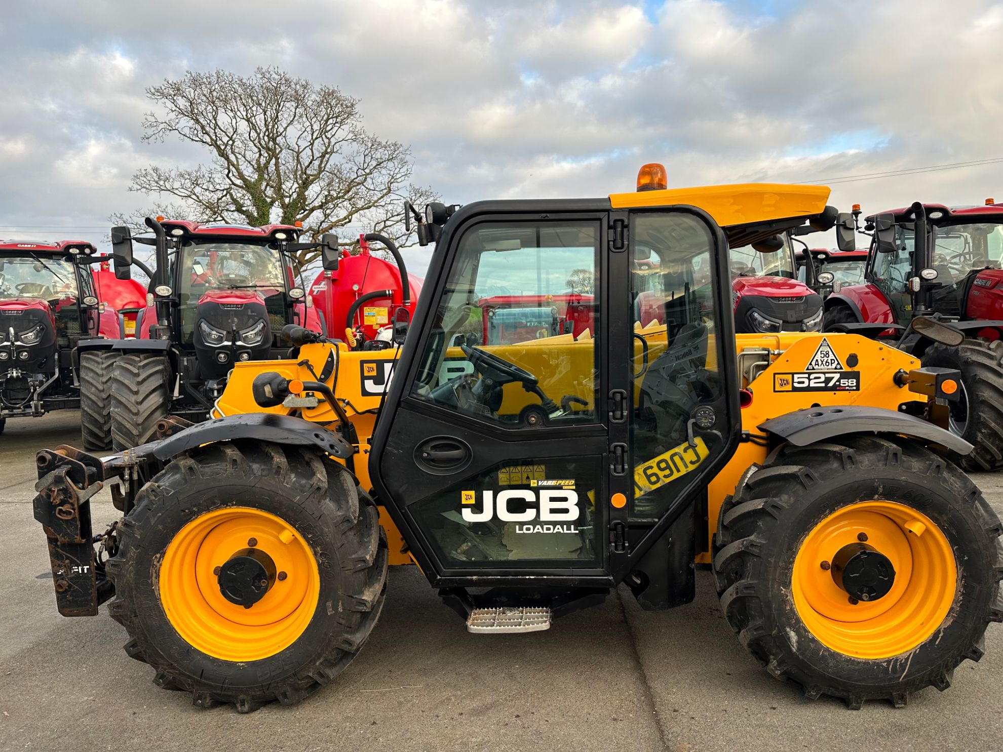 JCB 527.58: New & Used Tractors Wales & UK | Excavators & Tankers