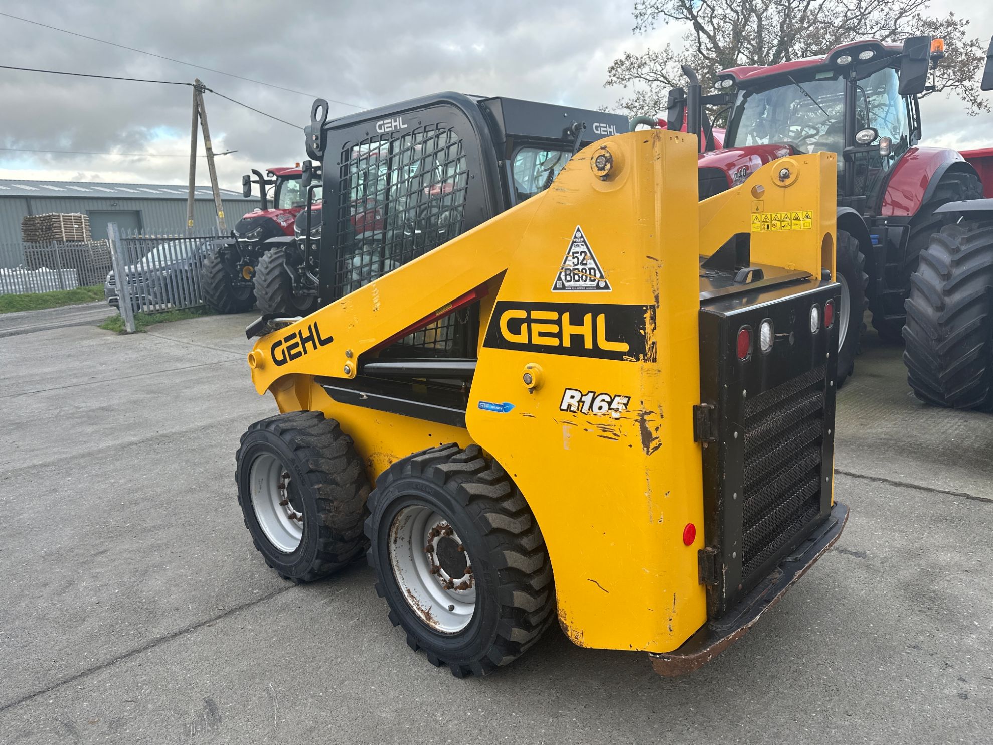 Gehl R165: New & Used Tractors Wales & UK | Excavators & Tankers