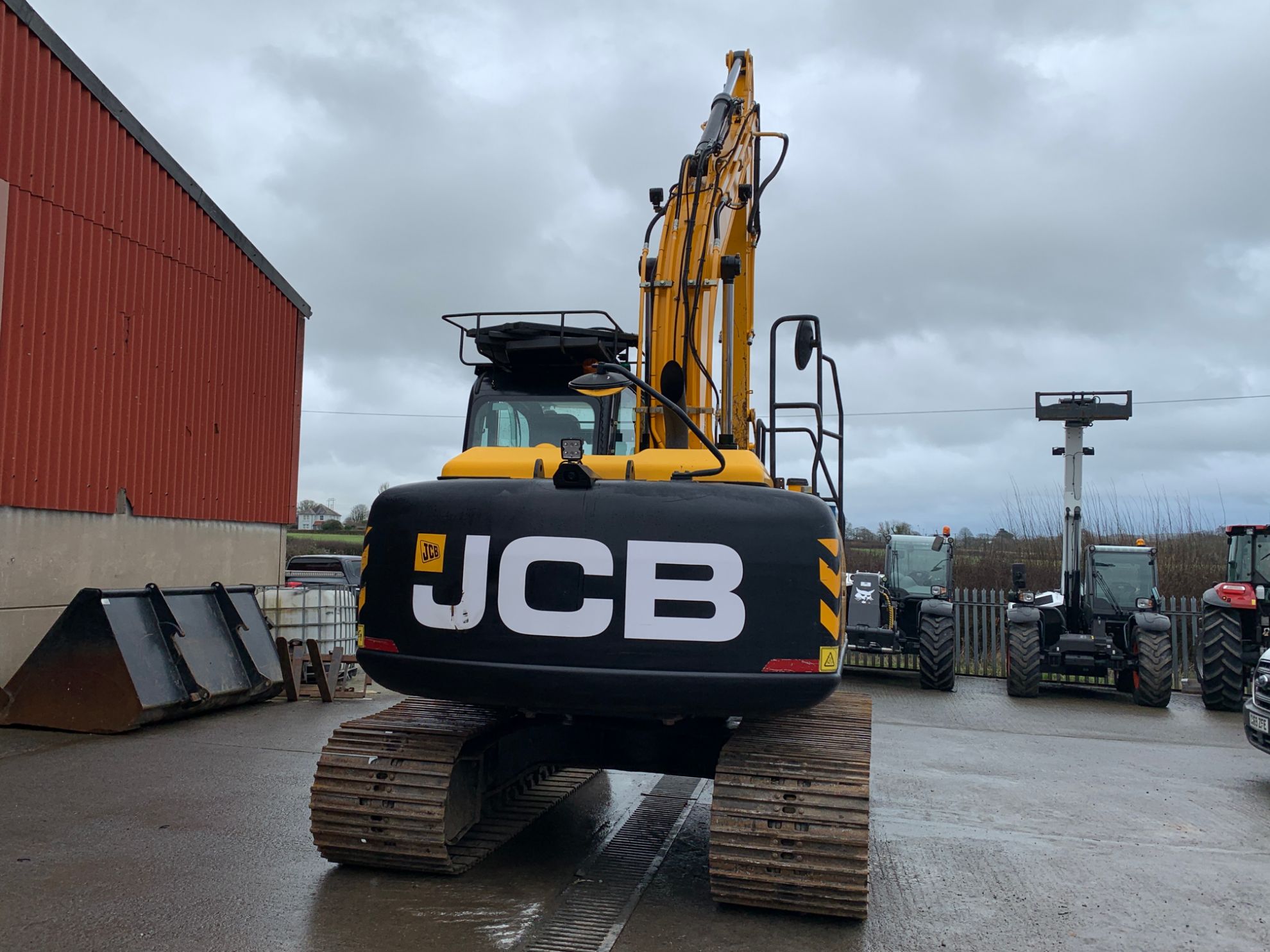 JCB JS130 LC: New & Used Tractors Wales & UK | Excavators & Tankers