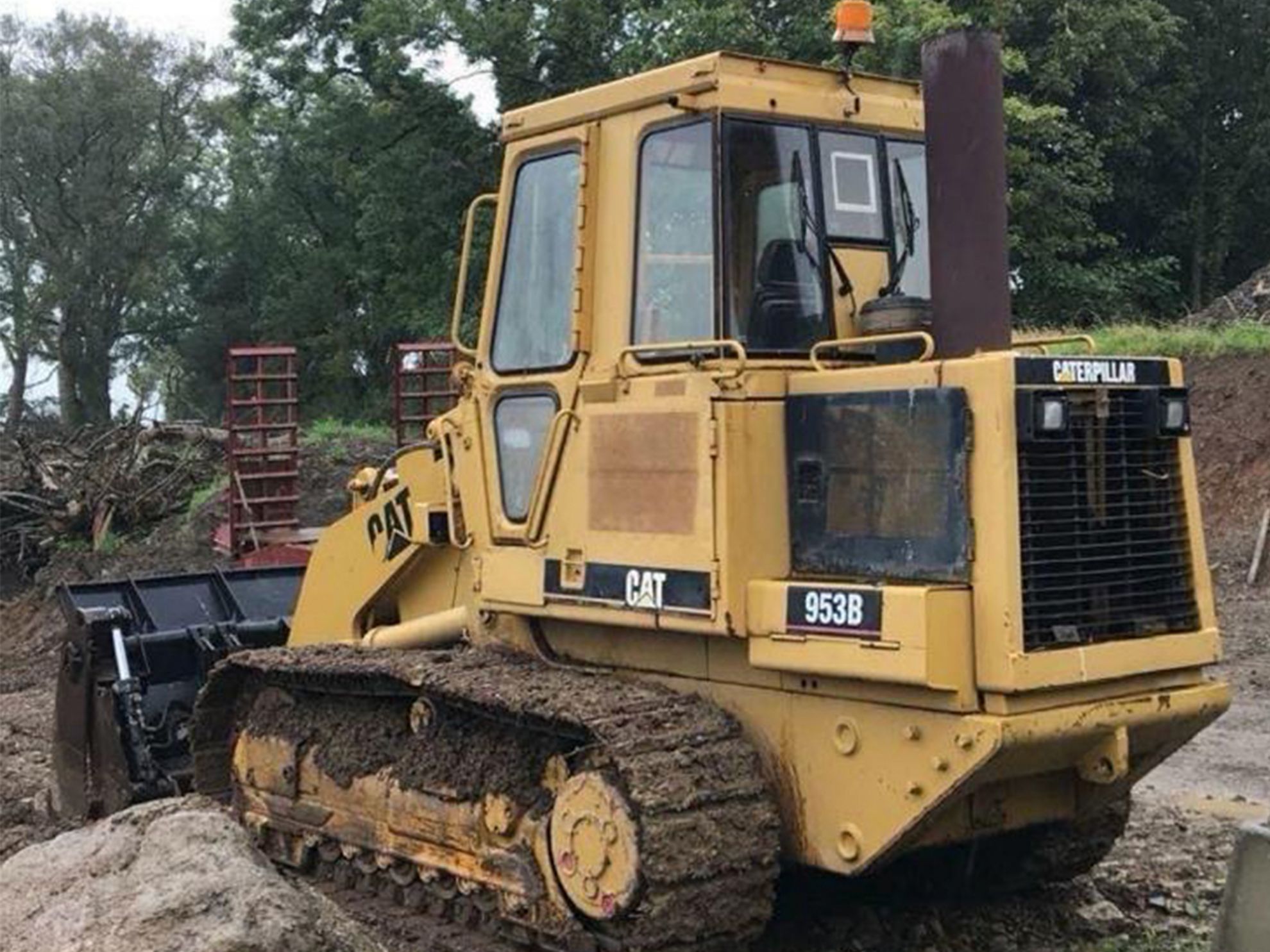 CAT 953B: New & Used Tractors Wales & UK | Excavators & Tankers