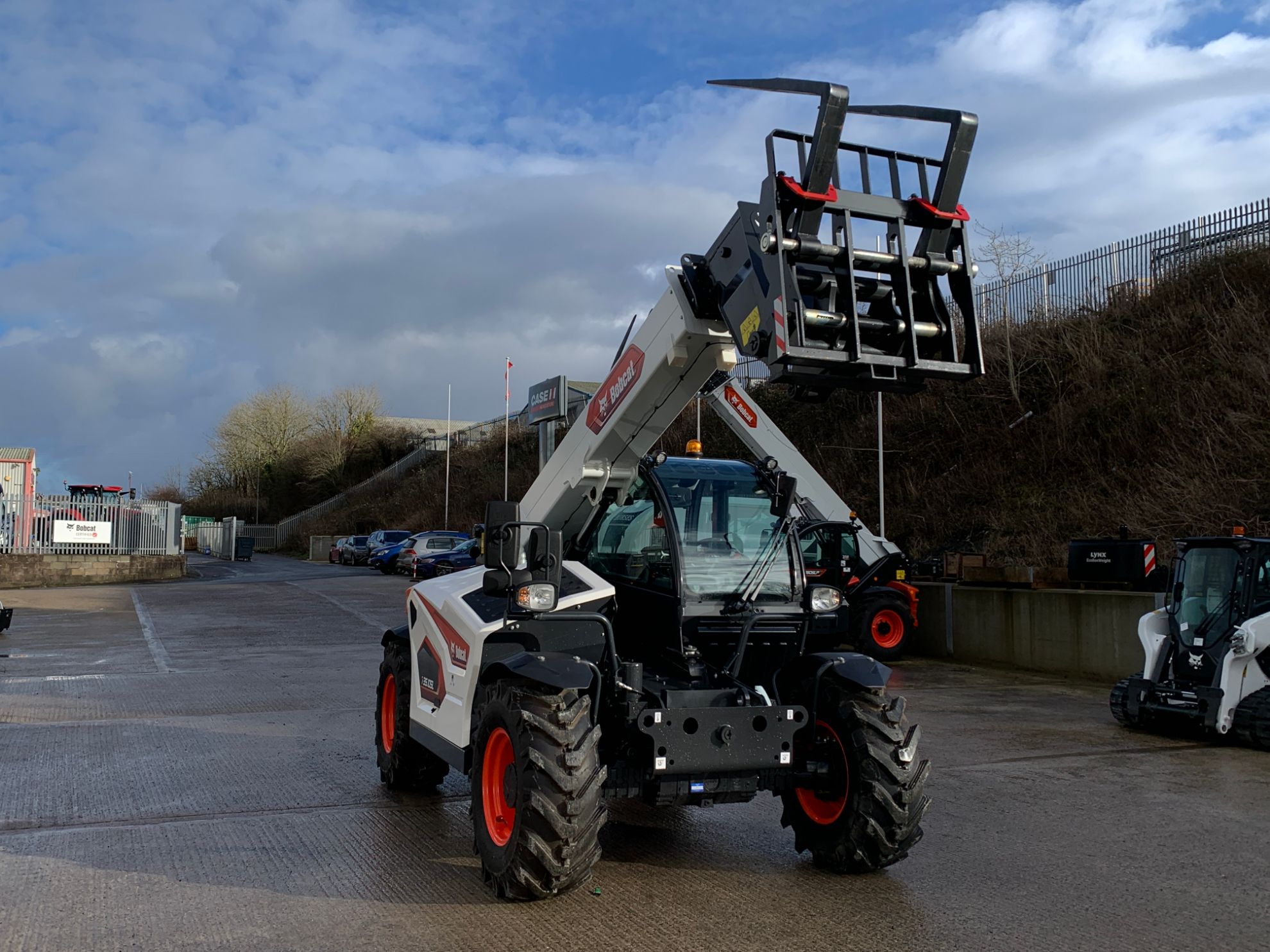 Bobcat T35-105L: New & Used Tractors Wales & UK | Excavators & Tankers
