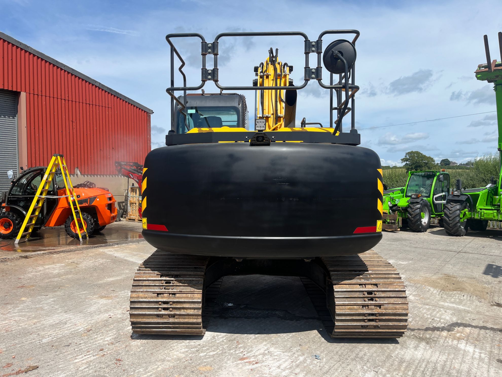 JCB JS130: New & Used Tractors Wales & UK | Excavators & Tankers
